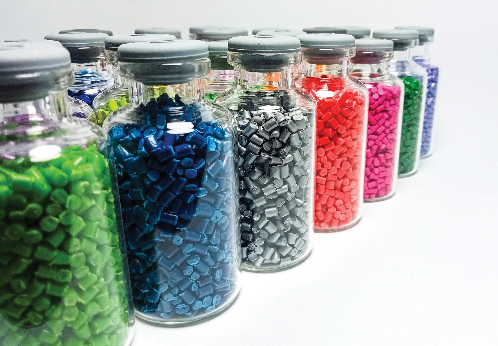 Colours designed for improving recyclate